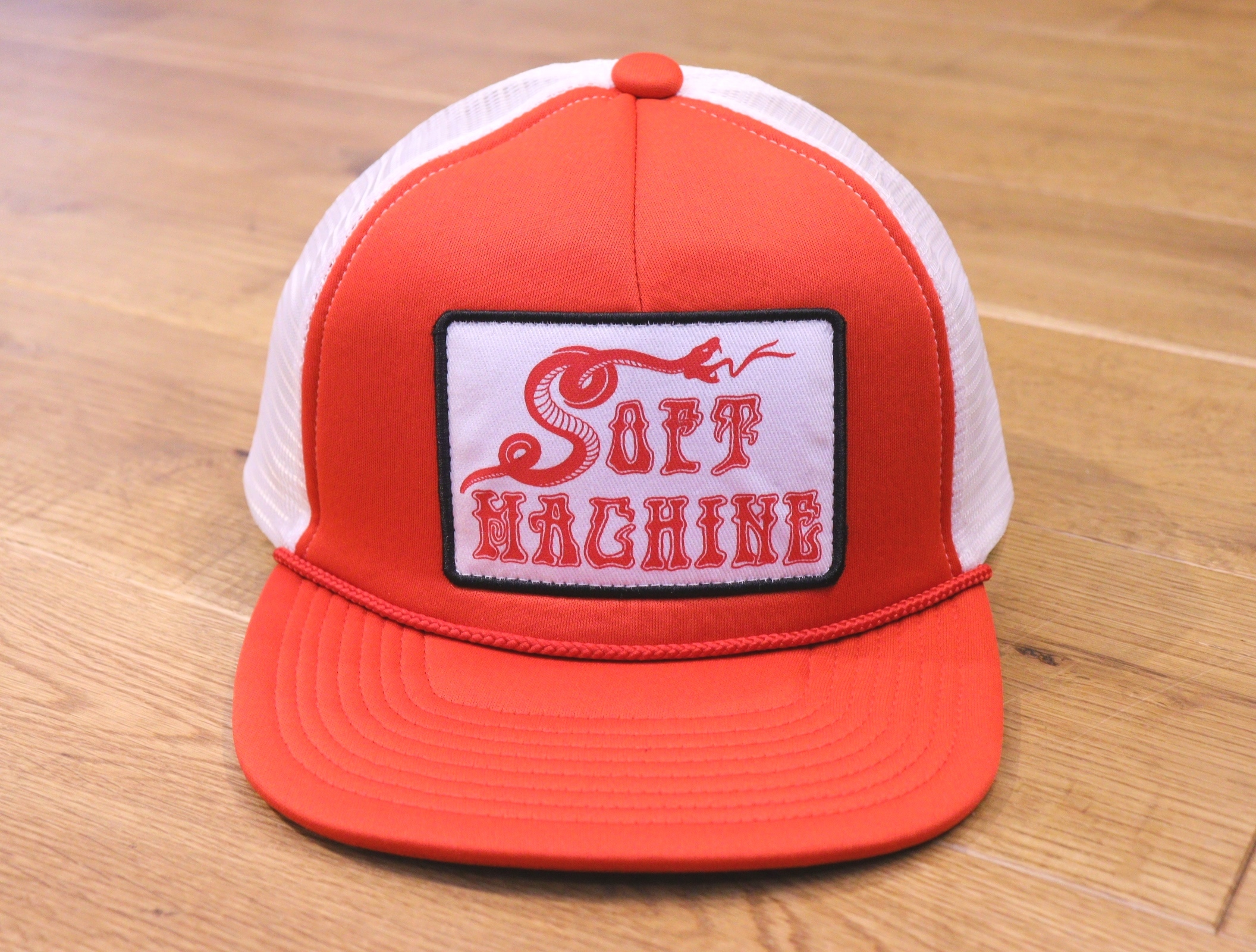 SOFTMACHINE 「SNAKE LOGO」 メッシュキャップ