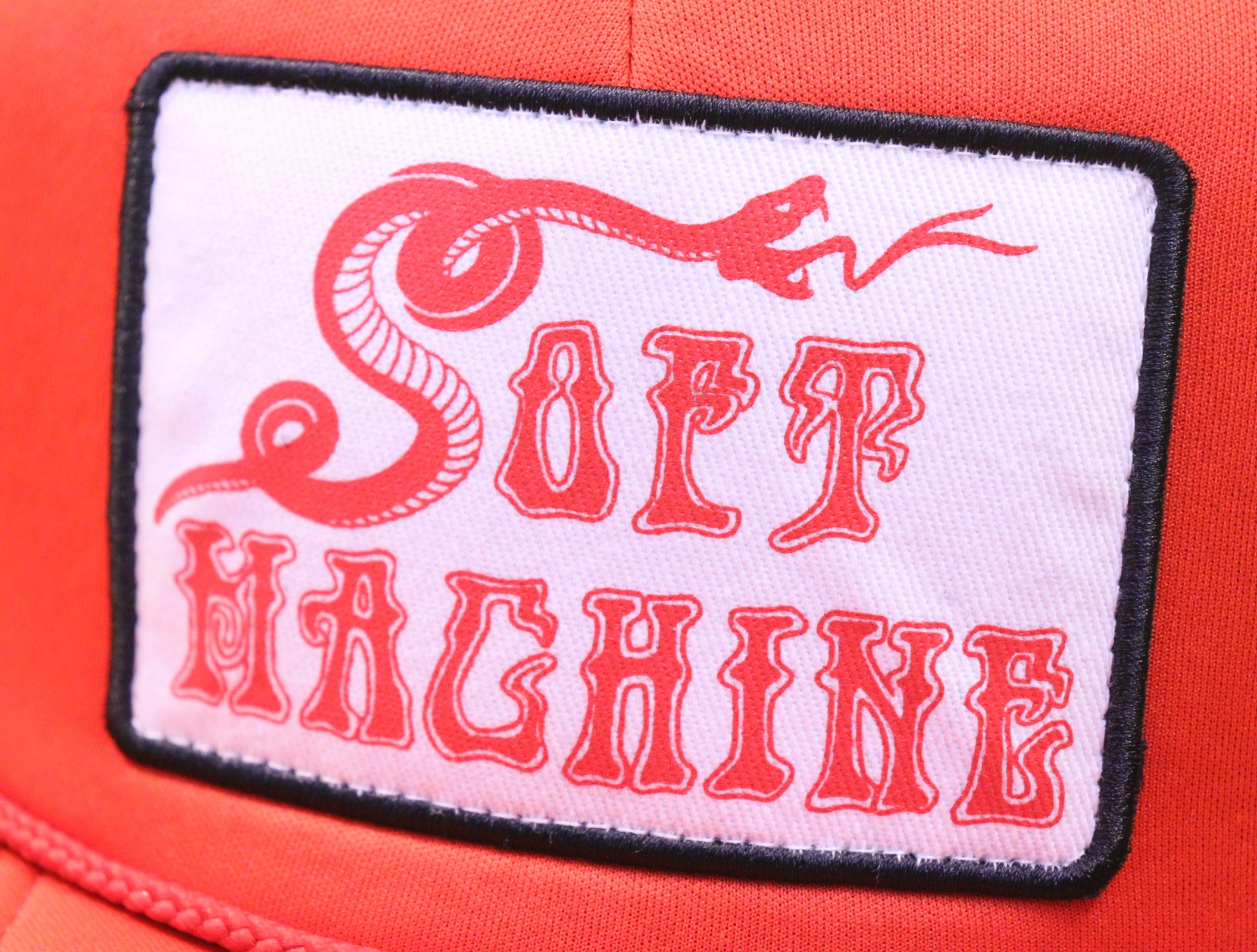 SOFTMACHINE 「SNAKE LOGO」 メッシュキャップ
