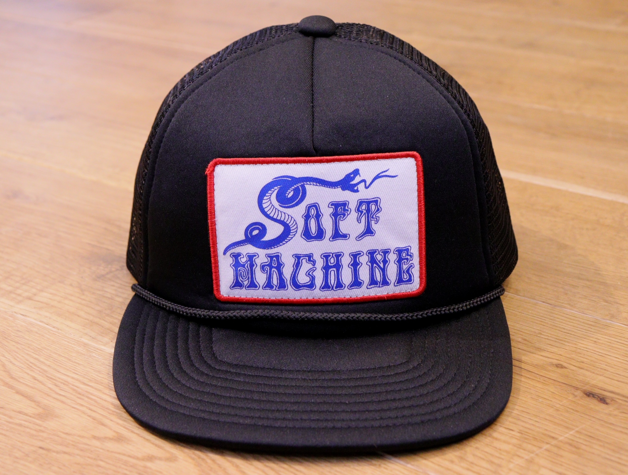 SOFTMACHINE 「SNAKE LOGO」 メッシュキャップ