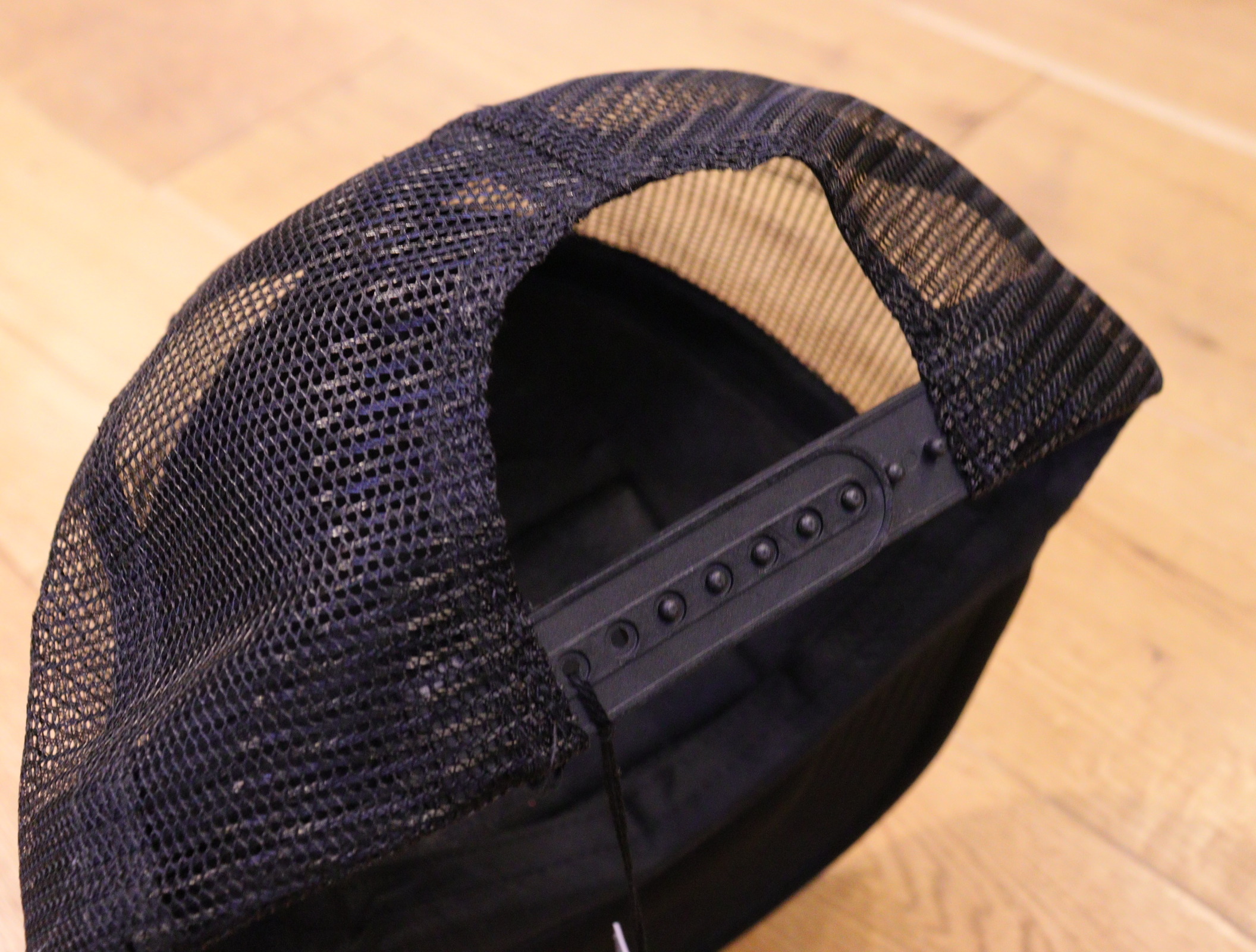 SOFTMACHINE 「SNAKE LOGO」 メッシュキャップ