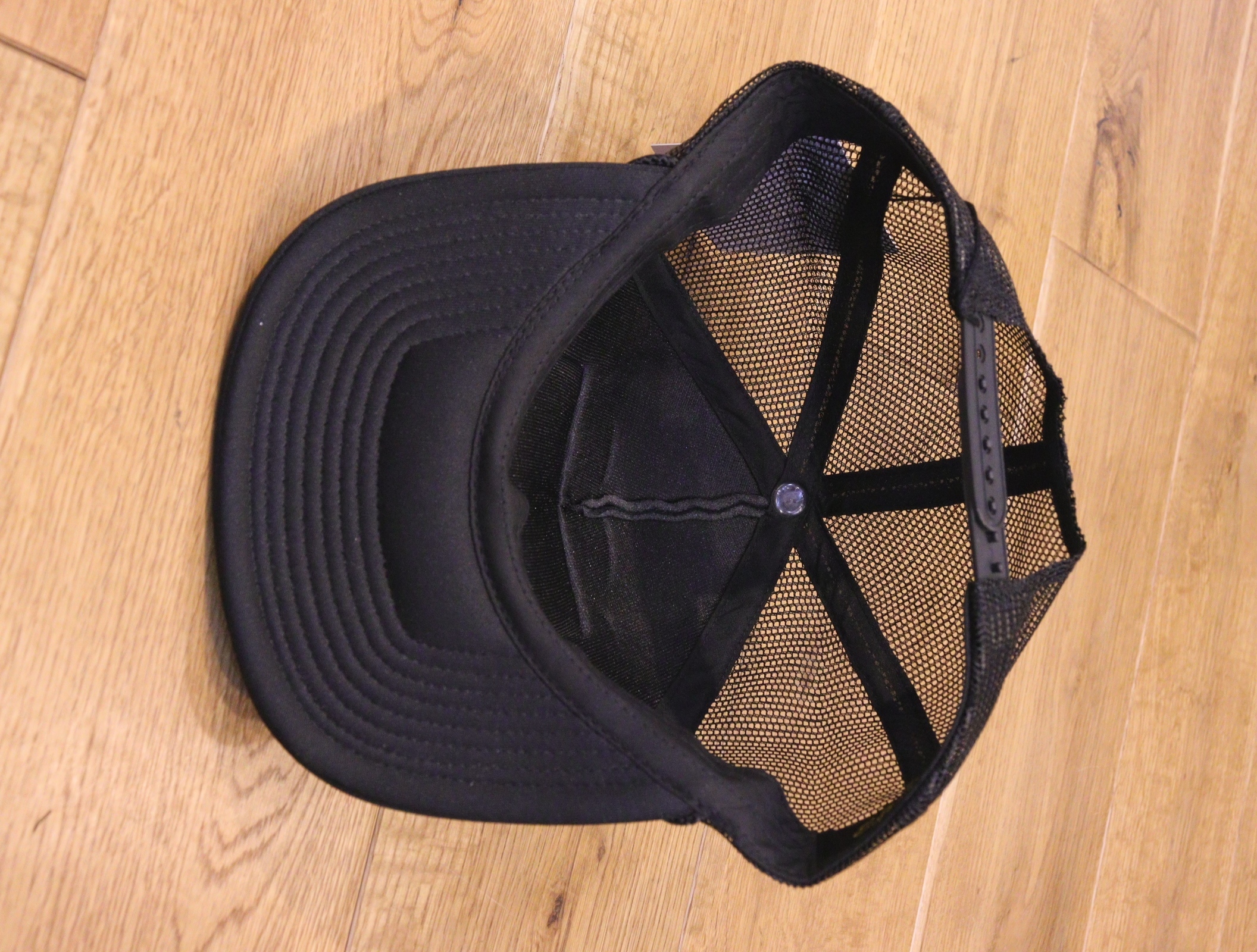 SOFTMACHINE 「SNAKE LOGO」 メッシュキャップ