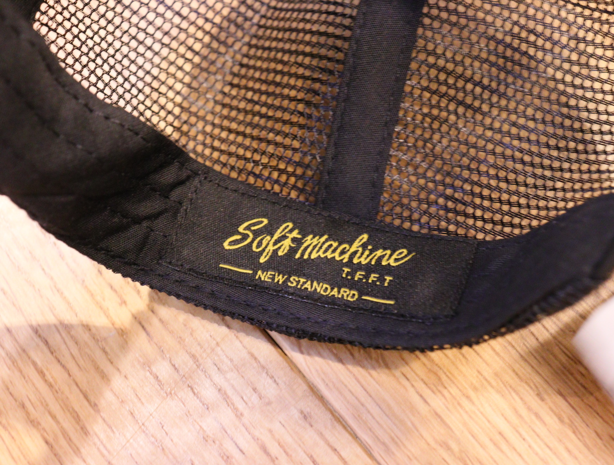 SOFTMACHINE 「SNAKE LOGO」 メッシュキャップ