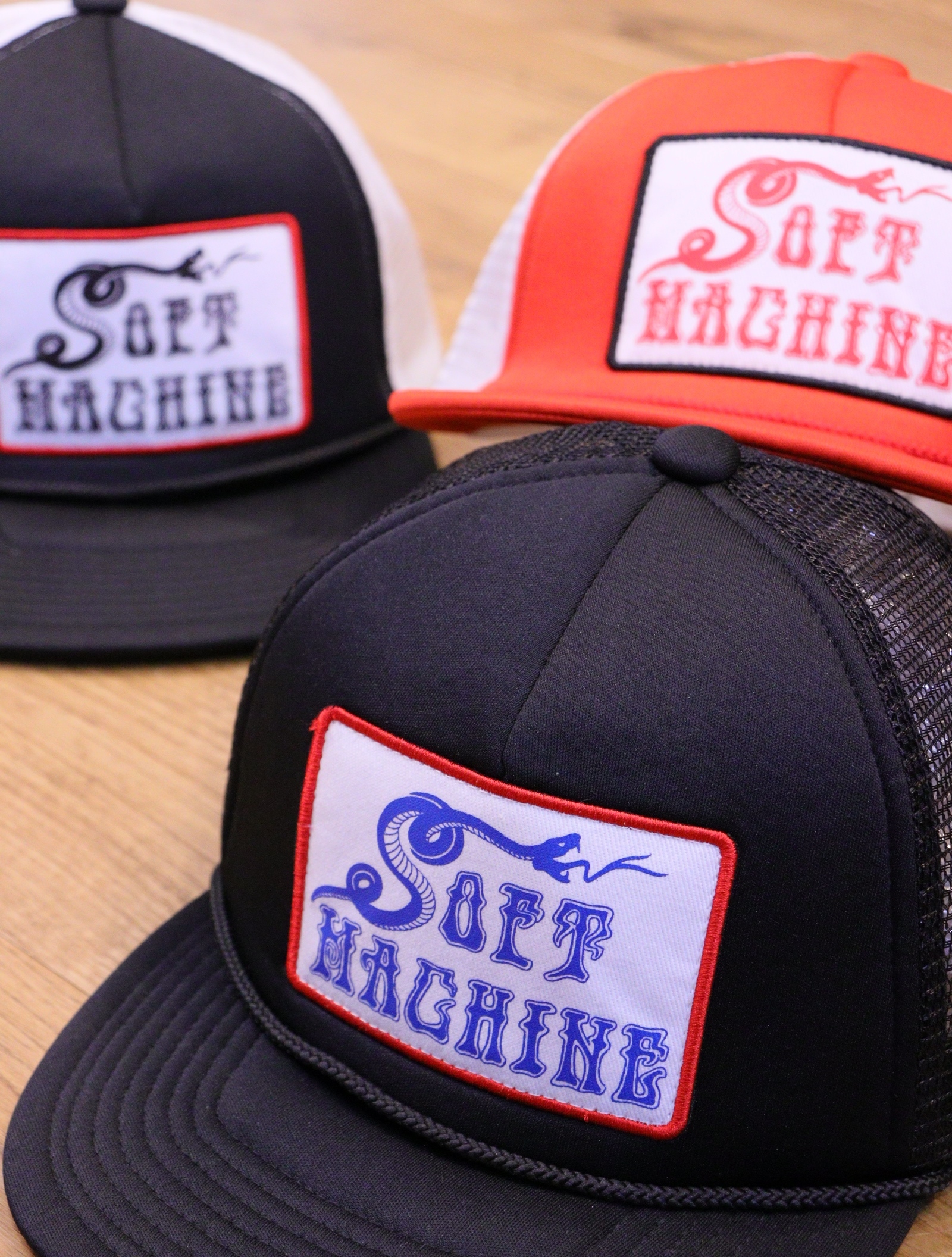 SOFTMACHINE 「SNAKE LOGO」 メッシュキャップ