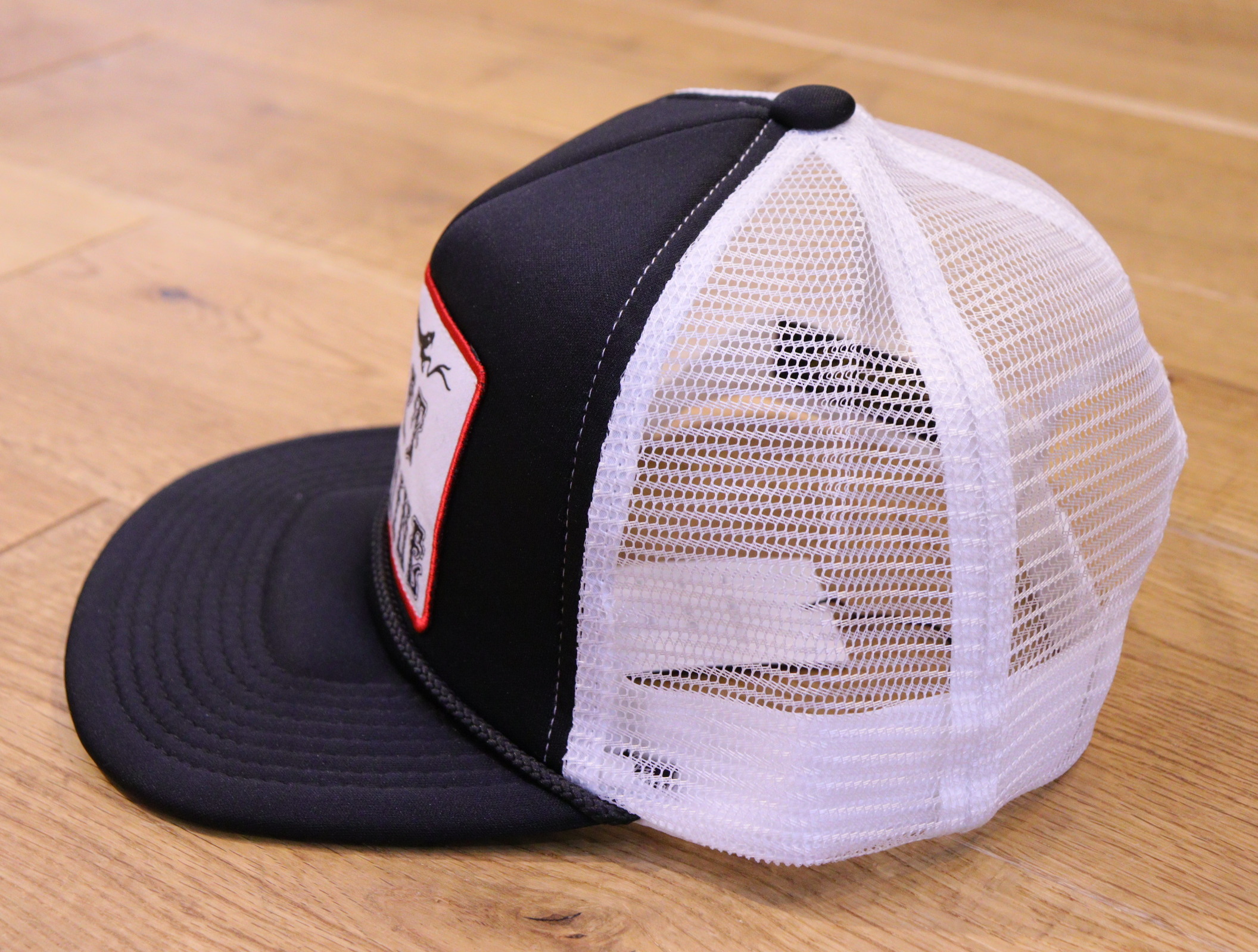 SOFTMACHINE 「SNAKE LOGO」 メッシュキャップ